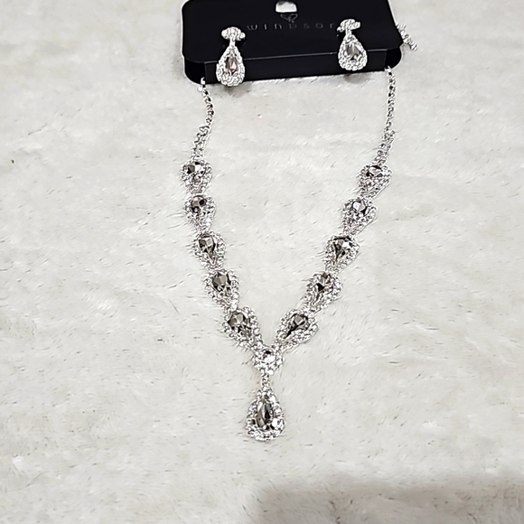 Windsor | Jewelry | Major Glam Halo Necklace Earrings Set Champagne ...